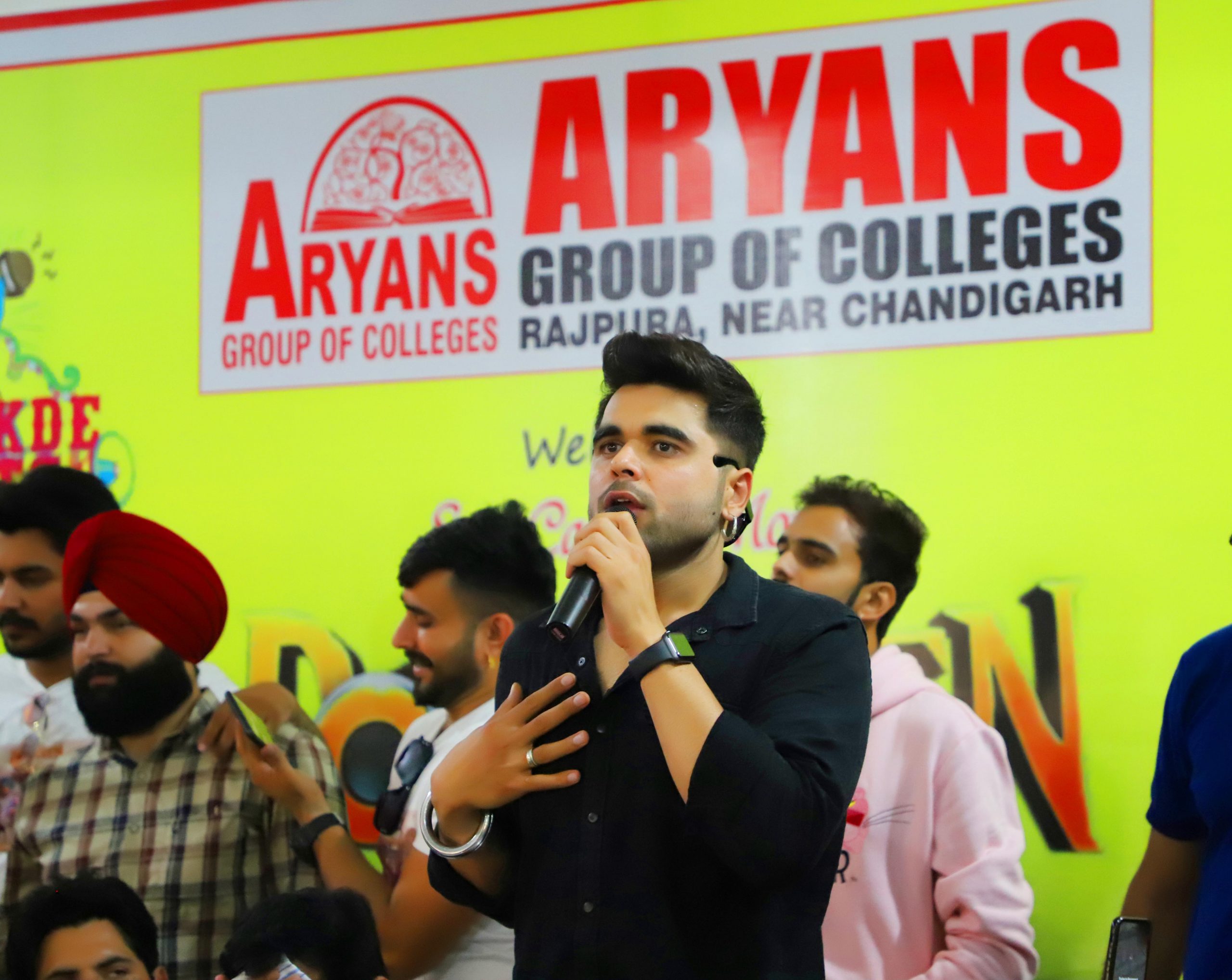 Punjabi Stars Ninja, Bannet Dosanjh, Jass Bajwa etc enthralls Aryans ...